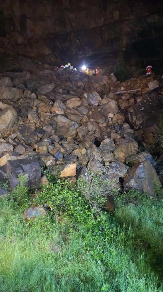 Teamwork key to Wesburn cliff rescue | Upper Yarra Star Mail